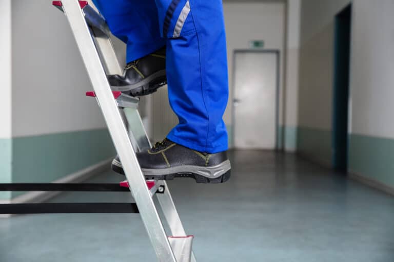 Ladder Safety Awareness Training | Ladder Safety Awareness at Work